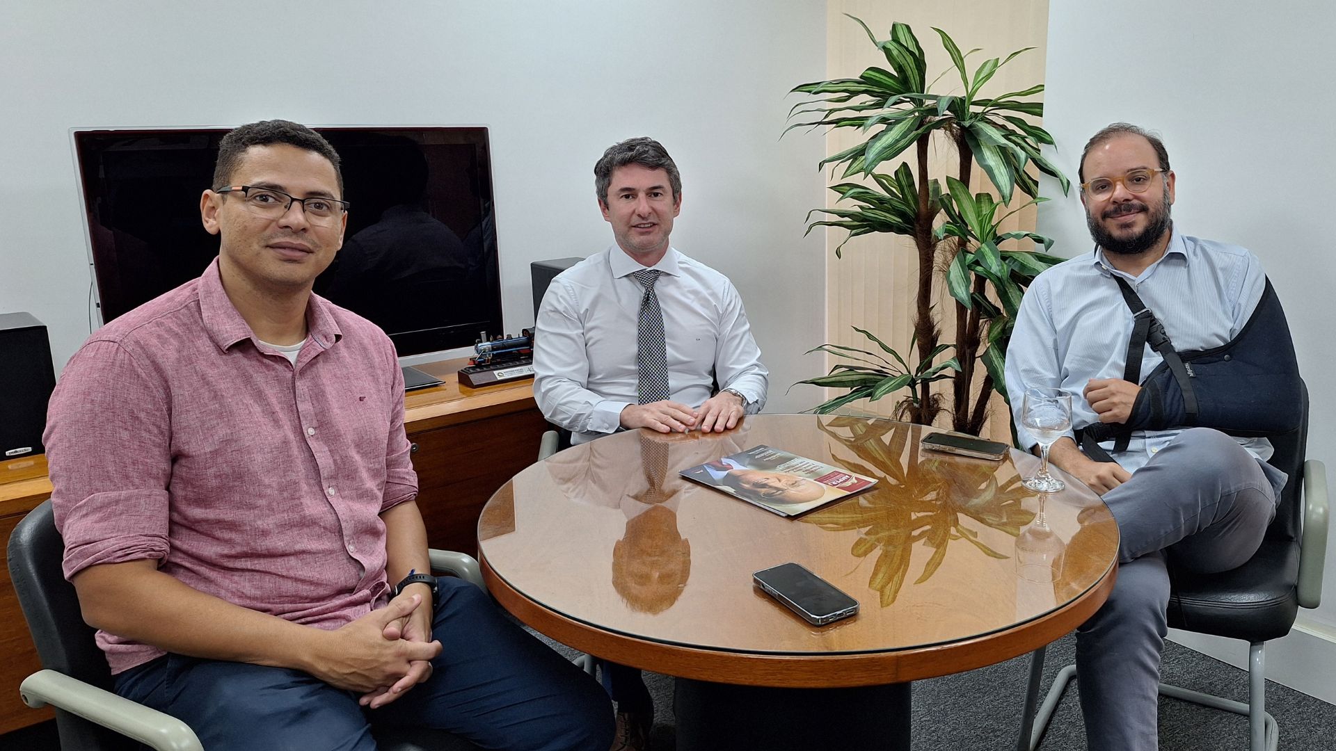 Presidente da Aesmp visita Amperj e reforça parceria entre associações ...